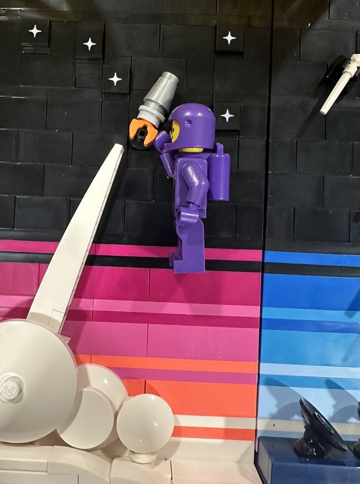 LEGO Classic Purple Spaceman W/ SPACE Helmet And Oxygen Tank | eBay