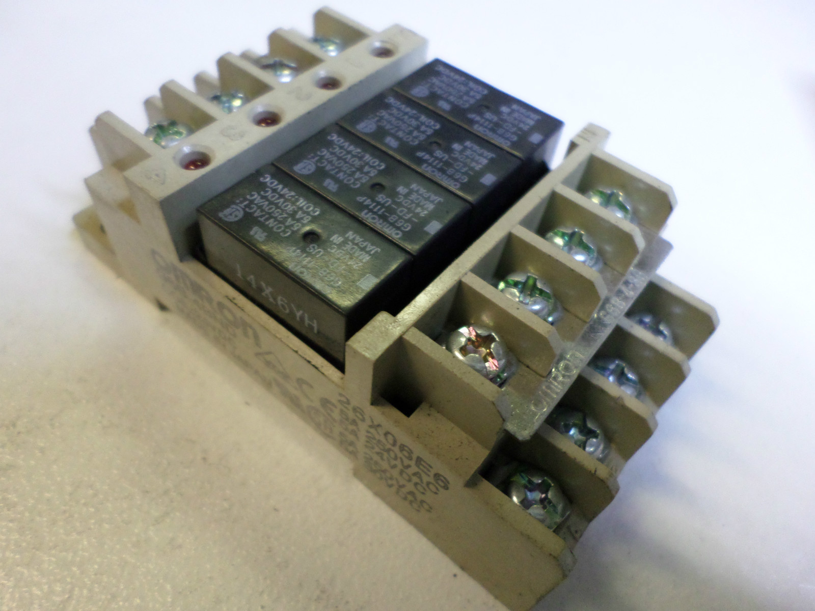 OMRON RELAY TERMINAL BLOCK - G6B-4BND -- 4 x SPDT RELAYS 5AMP 24VDC ...