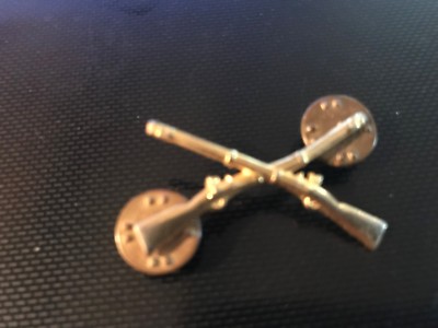 WWII Military INFANTRY CROSSED RIFLES HAT PIN Badge | eBay