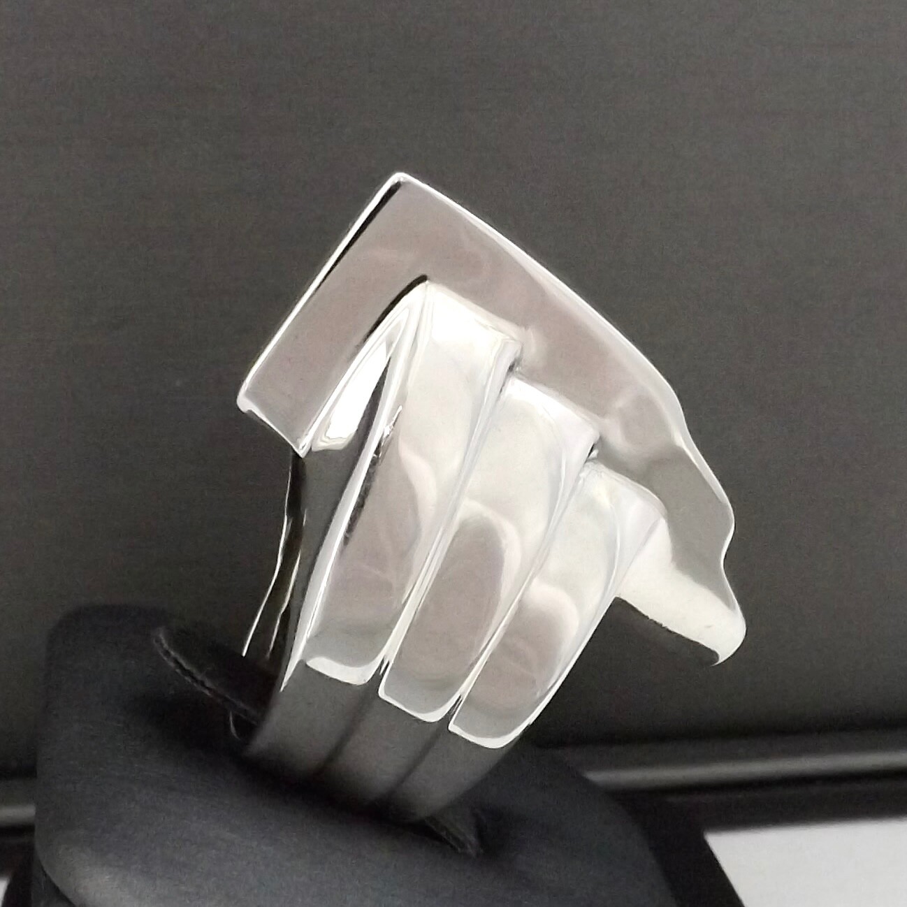 DND Sterling Silver Modernist Lightning Bolt Ring Hea… - Gem