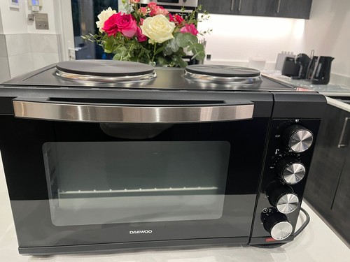 Daewoo 32 Table Top Oven and Hob. Black. Hob used once, oven unused ...