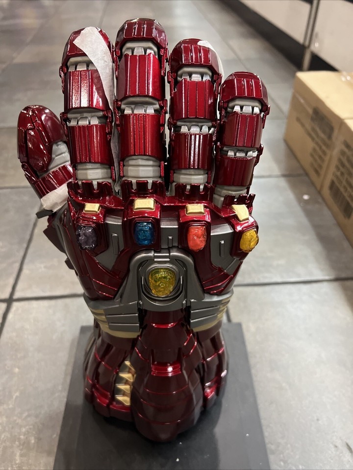 Nano Infinity Gauntlet (Hulk) 1:1 Scale Life-Size Light Up Heavy Metal ...