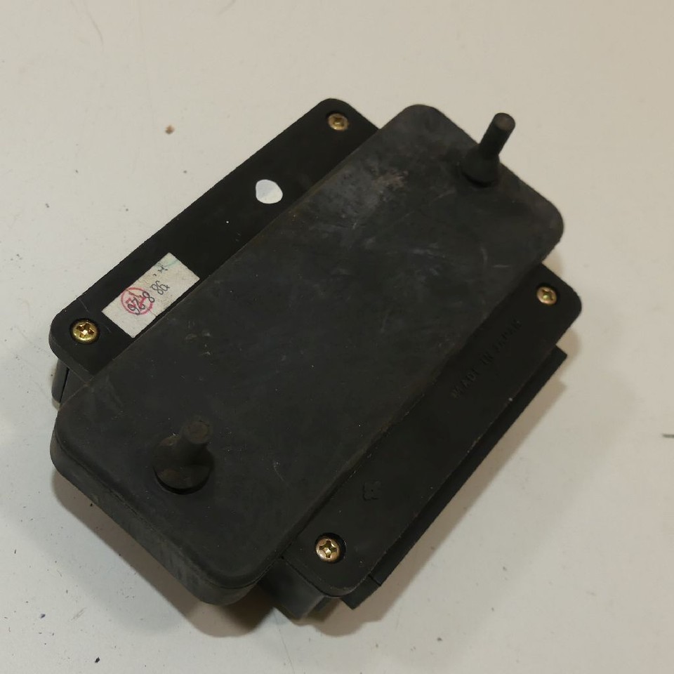 Kawasaki ZX-9R Year 98 Fuse Box 26021-1095 39303 | eBay UK