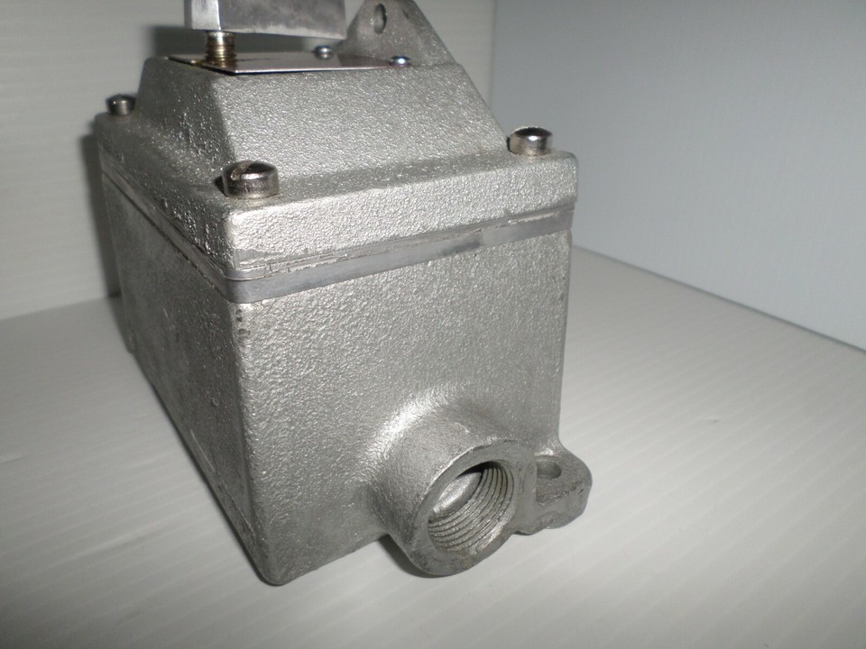 ⭐NEW IN BOX⭐ EATON CROUSE HINDS EDSC2129 EXPLOSION PROOF FACTORY SEALED ...