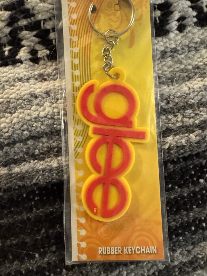 Glee TV Show Rubber Keychain & 4-Button Set (2011) NOS Sealed FOX Merch ...