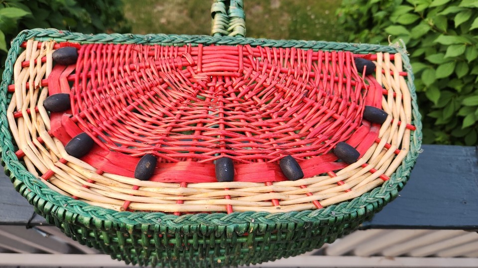 VTG Watermelon Wicker Picnic Basket Bead Seeds Summer Party 14" Long 9. ...