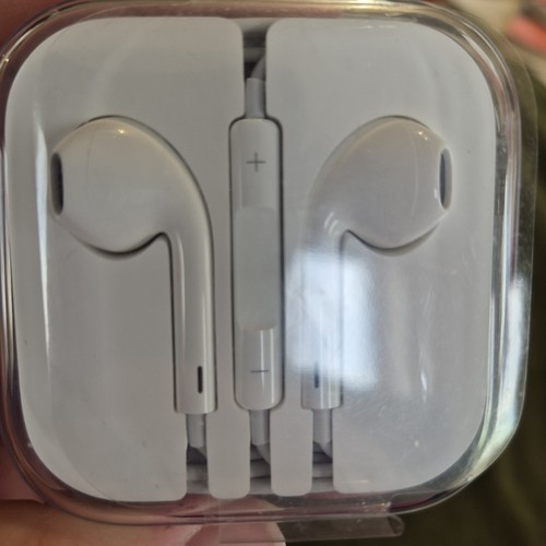 Original Apple EarPods Headphones Plug Earbuds iPhone iPad 3.5mm (New ...
