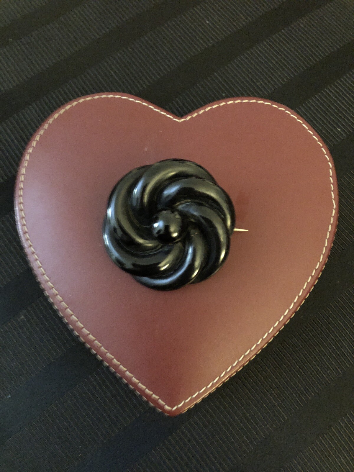 STUNNING ANTIQUE ORIGINAL JET SWIRL BROOCH PIN - IMMA… - Gem