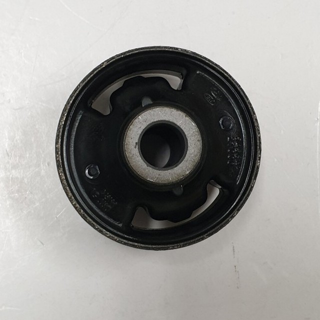OEM 2011-16 Kia Cadenza Optima Lower Control Arm Rear Bushing 4wd ...