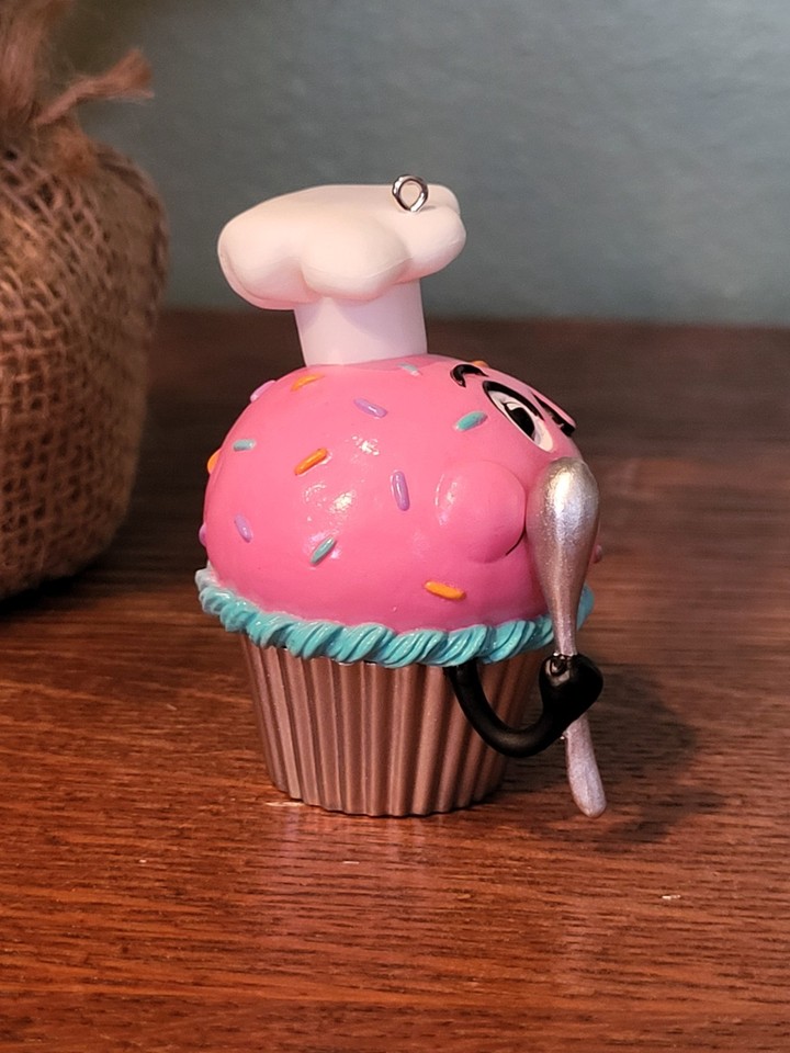 Hallmark Ornament - "BAKER'S DOZEN" MONTHLY KEEPSAKE CUPCAKES ...