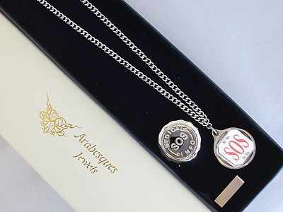 SOS NECKLACE/PENDANT MEDICAL INFORMATION/ACCIDENT ALERT/STAINLESS STEEL ...