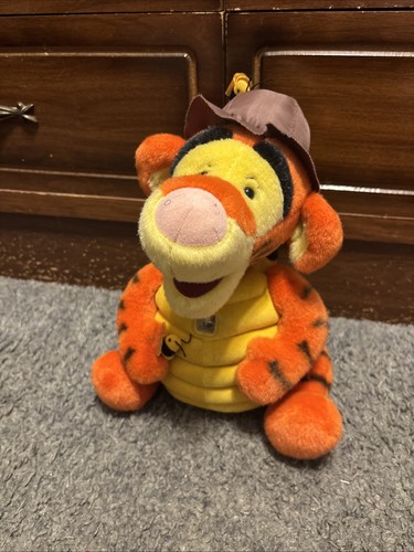 VTG Disney Store Musical And Dancing TIGGER Honey Comb Bees Winnie The ...