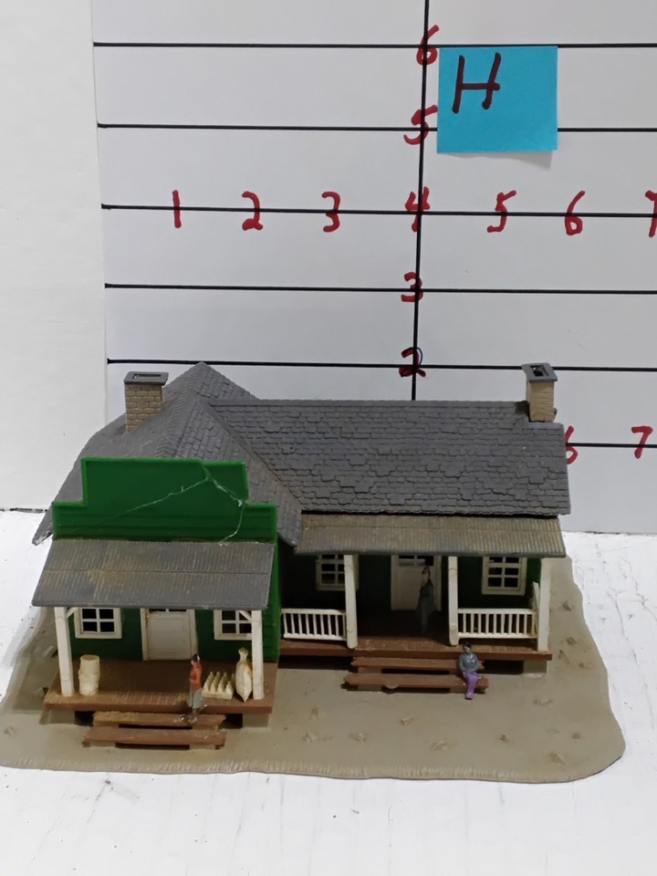 HO GENERAL STORE LIGHTED H 250 | eBay