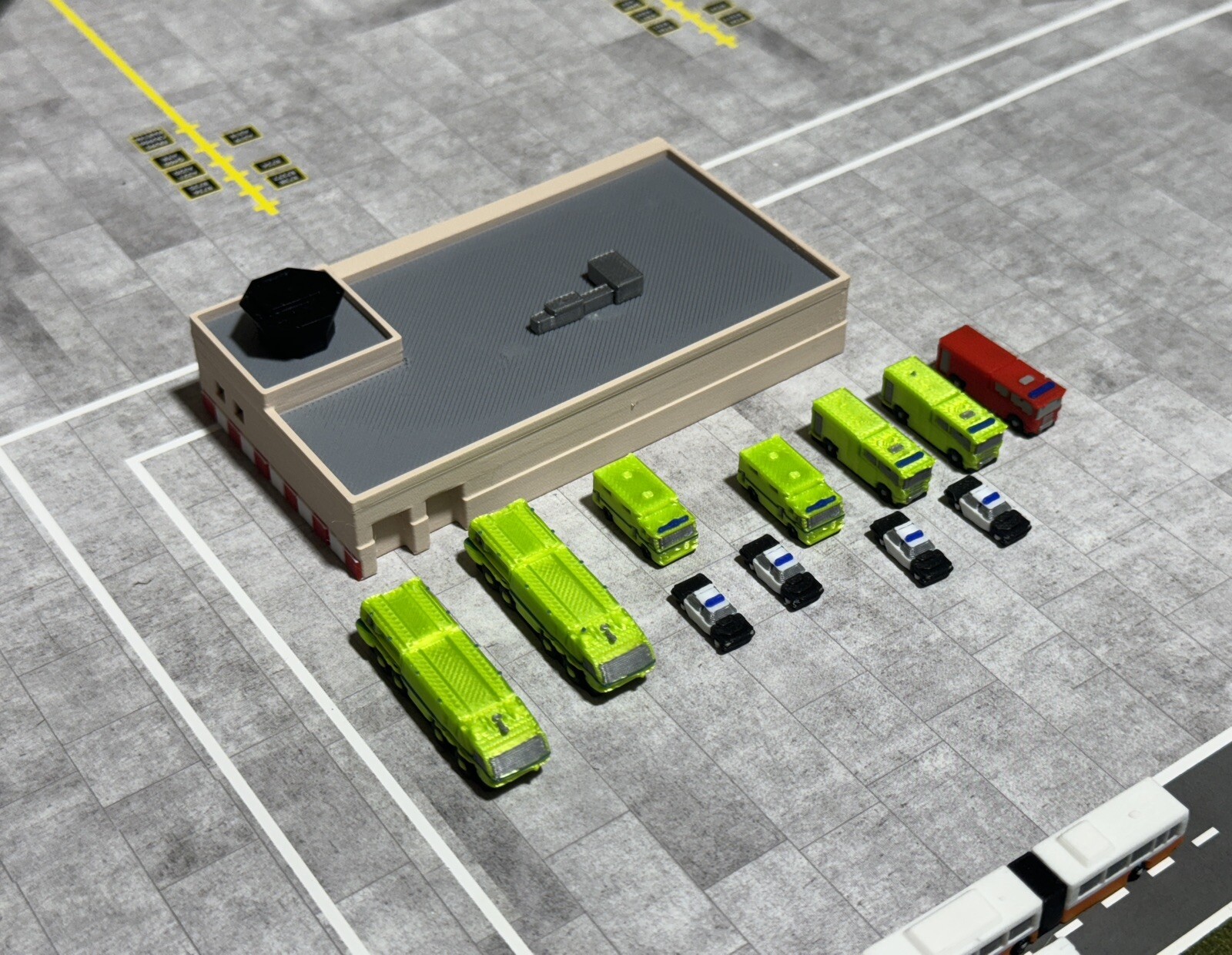 Jetset Models 1:400 Scale 11x Emergency Vehicles PLUS FIRE STATION ...