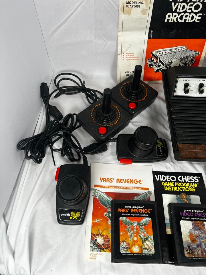 Atari 2600 Woodgrain 15 Games Console Joysticks Paddles Manuals ...