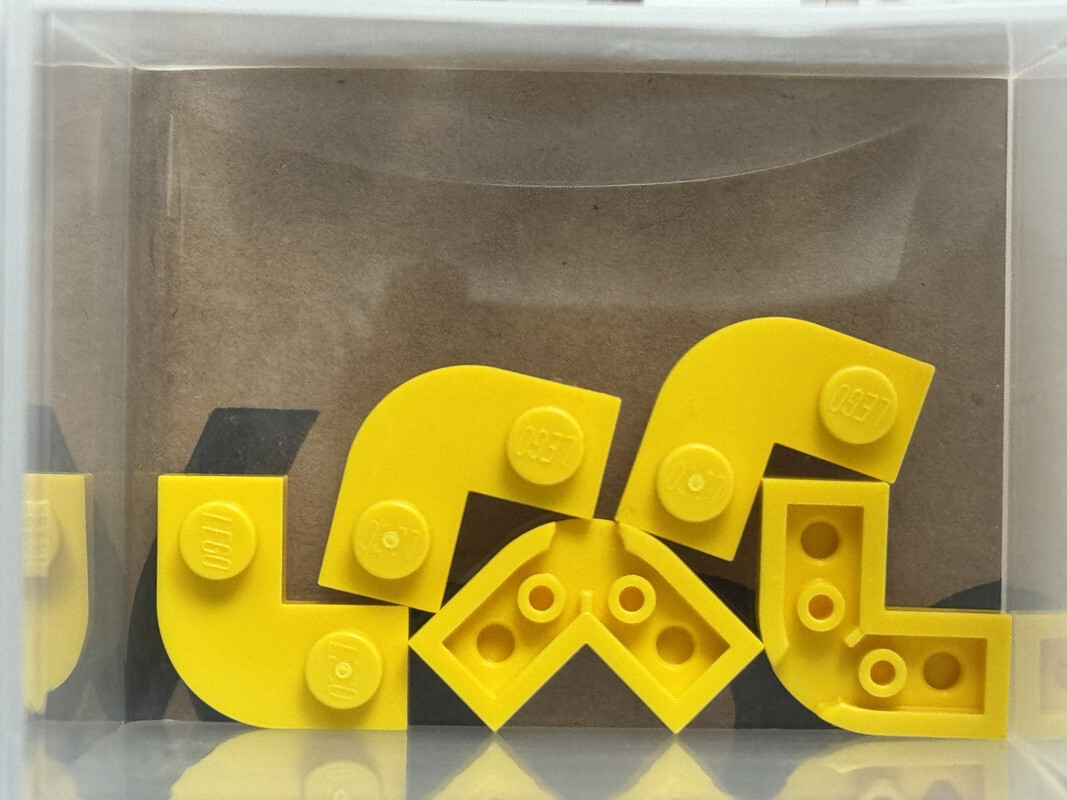 LEGO Parts - Yellow Plate, Round Corner 2 x 2 with Cutout - No 79491 ...