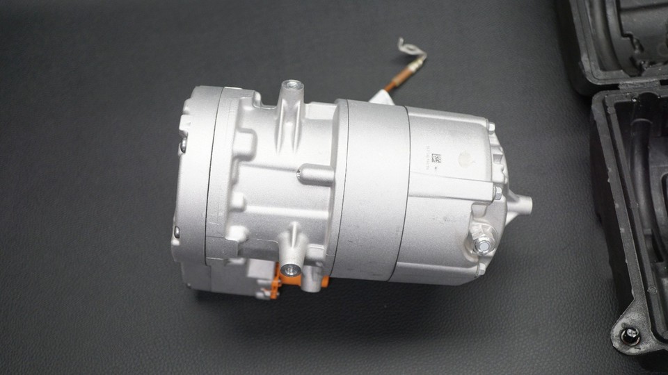 OEM BMW G60 G70 i3 i4 iX G26 U11 G08 ELECTRIC AC COMPRESSOR 5B31E59 ...