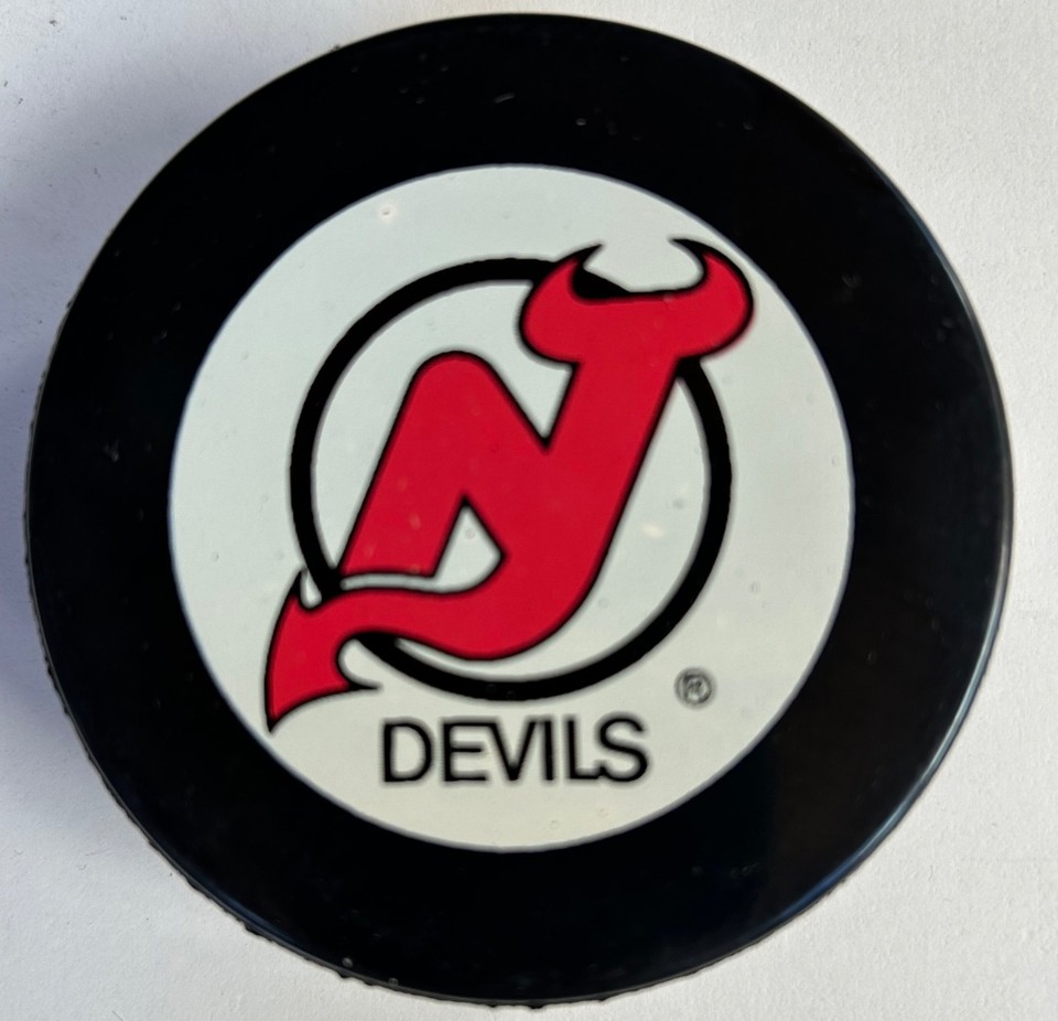 NEW JERSEY DEVILS 1990s NHL OFFICIAL GAME PUCK INGLASCO - GARY M ...