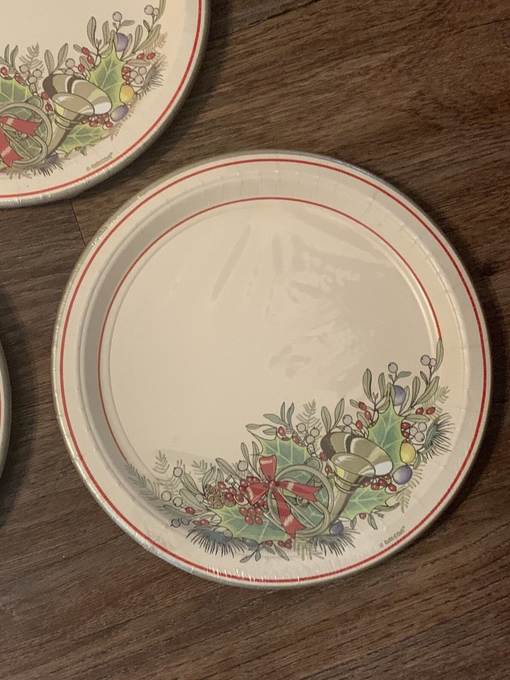 NEW 3 Sets of 8 Amscan Horn & Holly Christmas Extra Sturdy Paper Plates ...