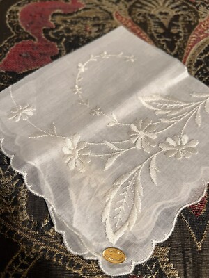 Vintage Swiss Semi-Sheer White Embroidered Daisies Hankie Bridal ...