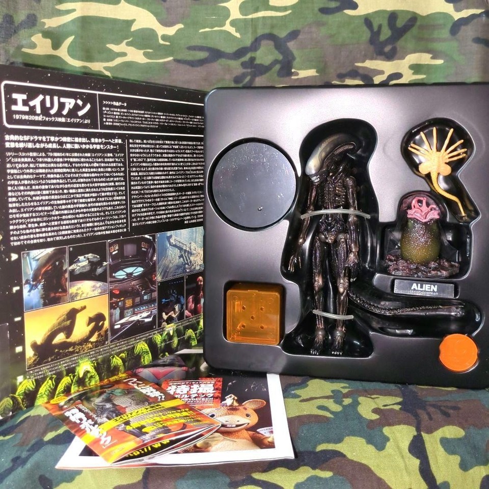 Revoltech Alien 001 Action Figure First Edition Used Small Collectible ...