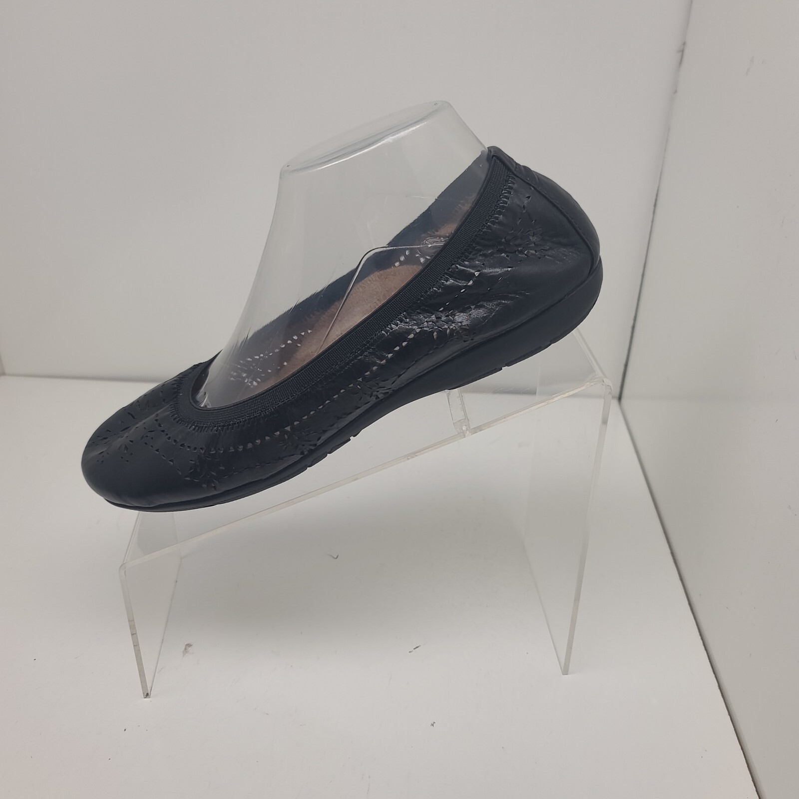 ABEO Tamra Black Laser Cut Leather Stretch Ballet Fla… - Gem