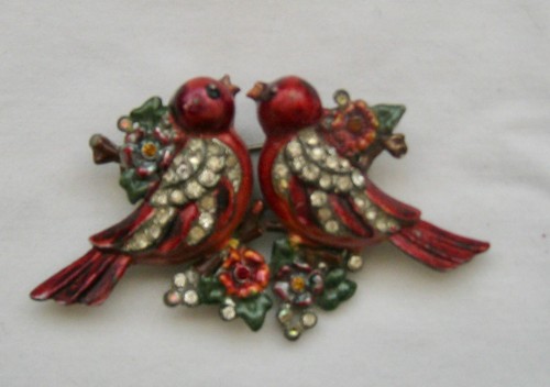 UNUSUAL 1ST ½ 20TH C. PURPLE FINCH LOVEBIRDS DRESS CLIP/PIN “REC. PAT ...