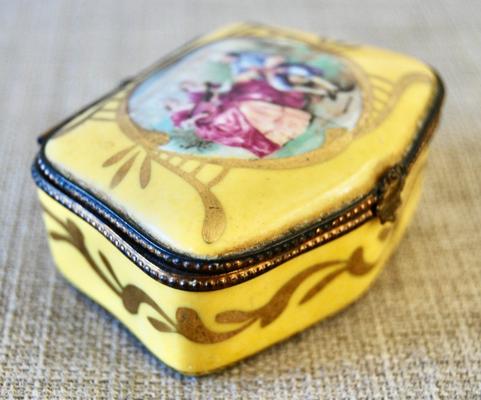 VINTAGE SEVRES PORCELAIN PILL SNUFF BOX | eBay