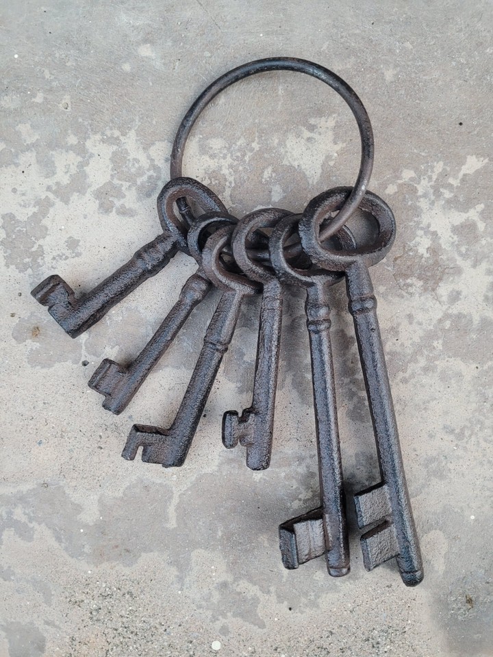 Rustic Jailor Pirate Skeleton Keys Ring Black Cast Iron Old West Décor ...