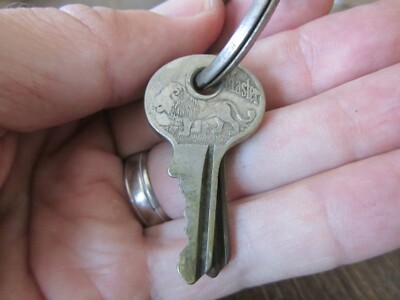 Vintage MASTER LOCK “Lion Logo” Key Milwaukee, WI Brass Nickel Lot of 3 ...