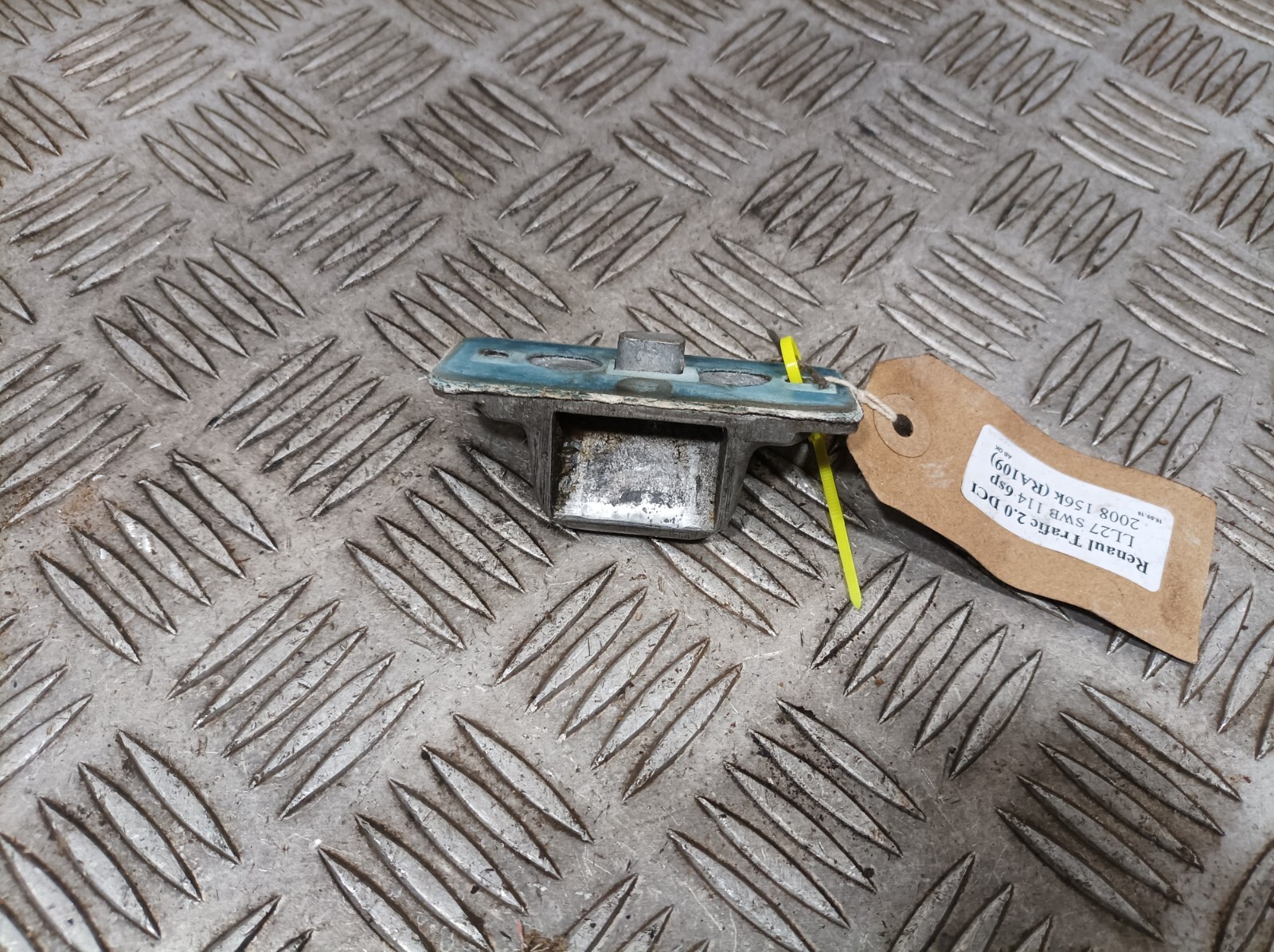 Renault Trafic MK2 Vivaro Primastar 2001-14 Sliding Door Catch Guide ...