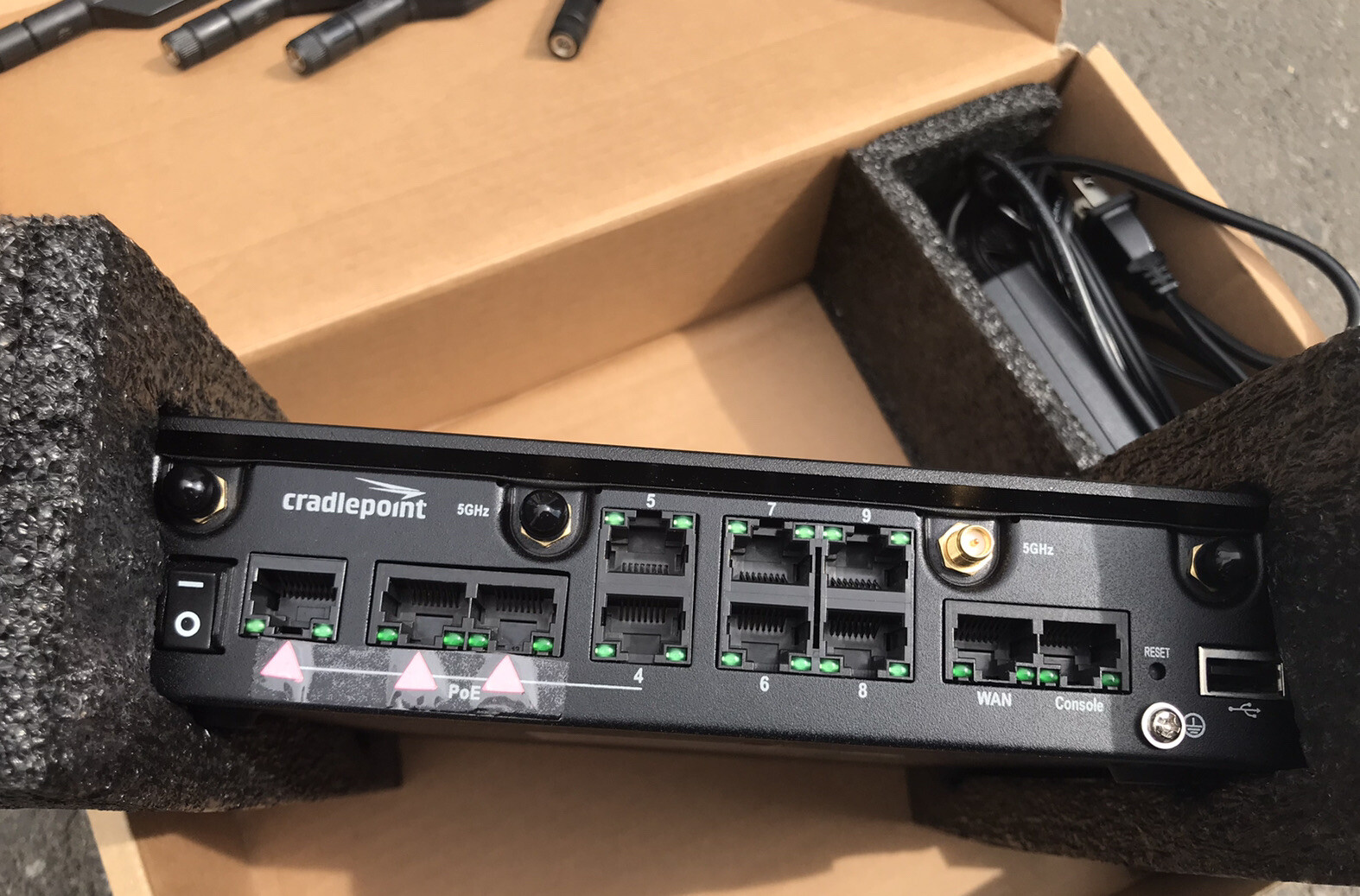 CRADLEPOINT AER2200-600M AER2200 SERIES ROUTER | eBay