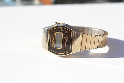NELSONIC LCD QUARTZ VINTAGE DIGITAL FLEX BAND LADIES WRIST WATCH 8272 ...
