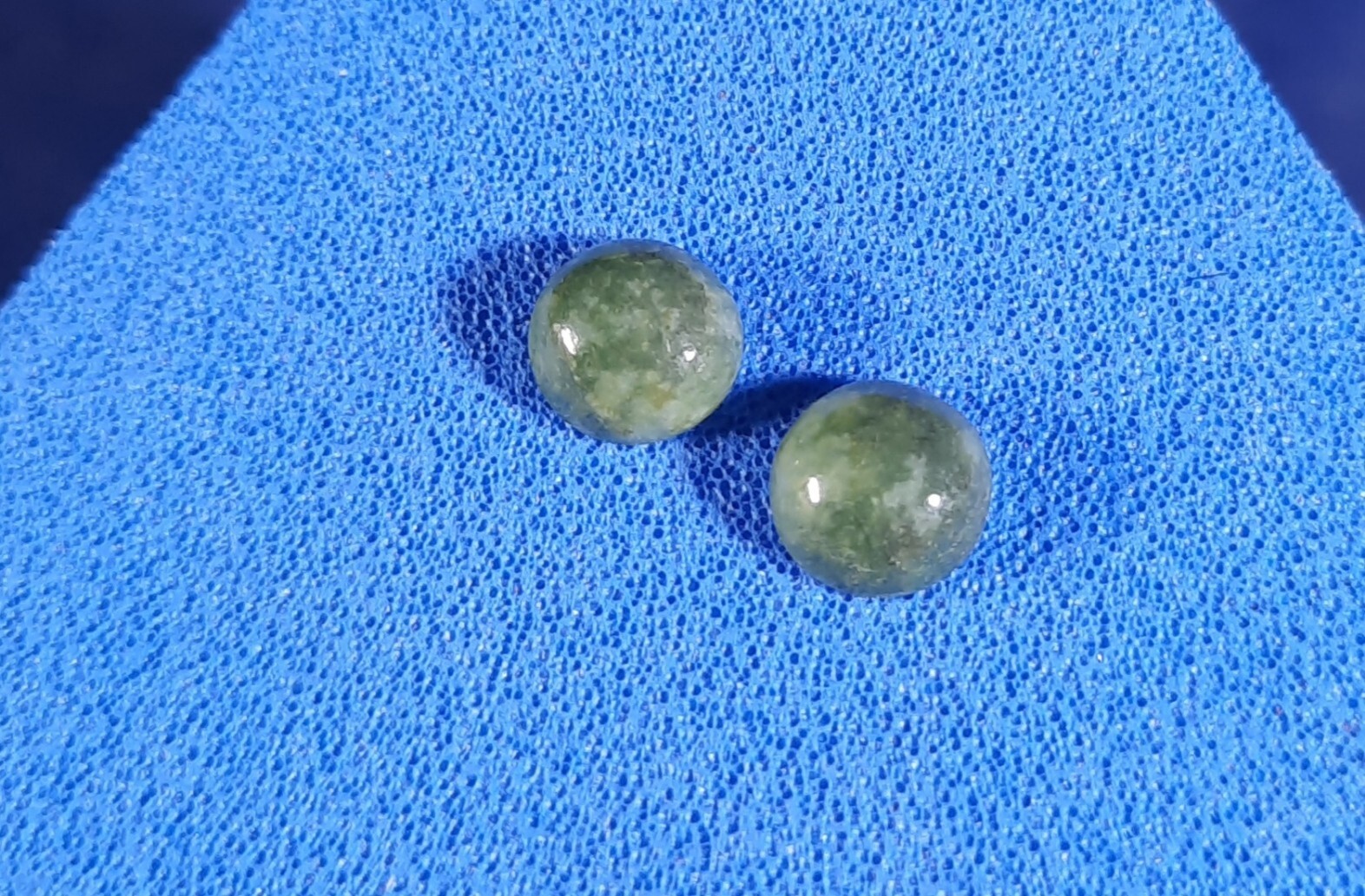 WYOMING SNOWFLAKE NEPHRITE / JADE CABOCHONS - 6.5mm - ROUND TOP - 1 ...