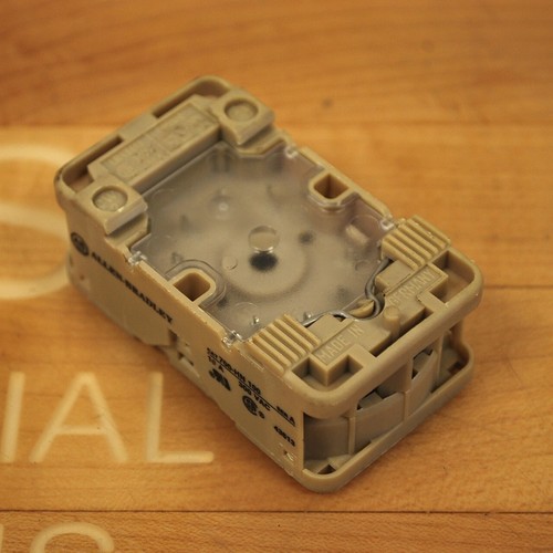 Allen Bradley 700-HN100 Series A 8-Pin Relay Socket, Touch Safe ...