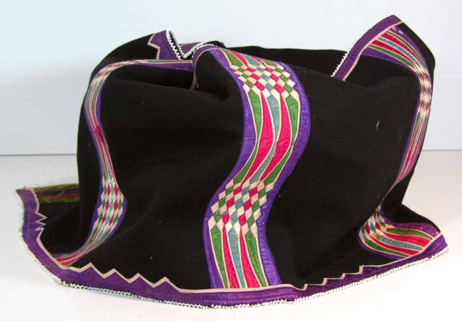 1910s NATIVE AMERICAN OSAGE RIBBONWORK BREECH CLOTH WOOL TRADE CLOTH ...