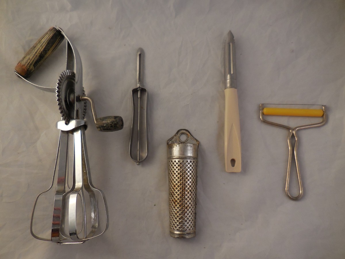 German Vintage Kitchen Tools 2 Oude Slagersmessen 35216