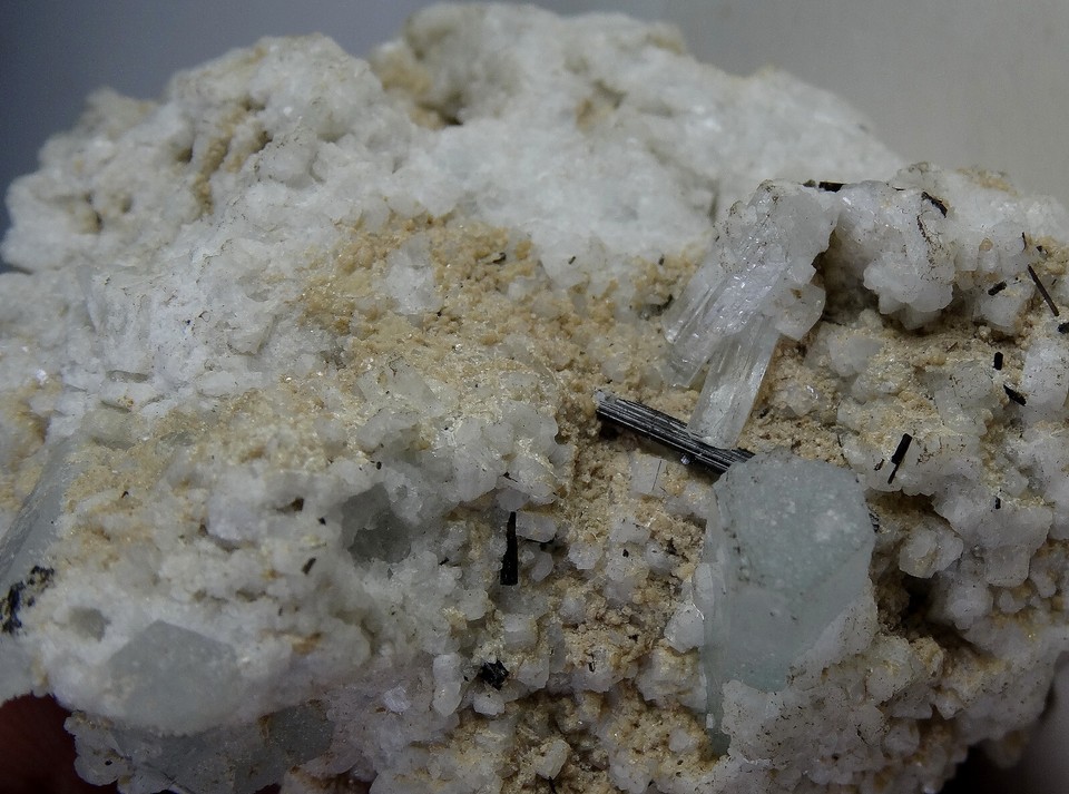 460 CARATS NATURAL AQUAMARINE AND FELDSPAR MINERAL FORM PAKISTAN, (MIX ...