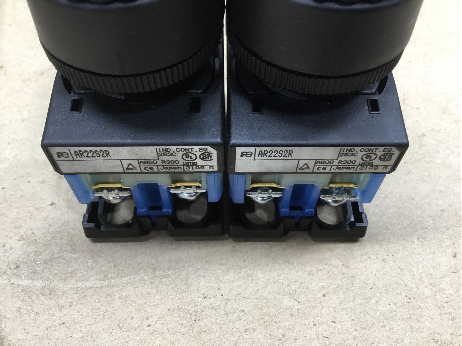 Lot Of 2 Fuji Electric AR22S2R Pushbutton With JOG FOR. REV. #1026I43 ...