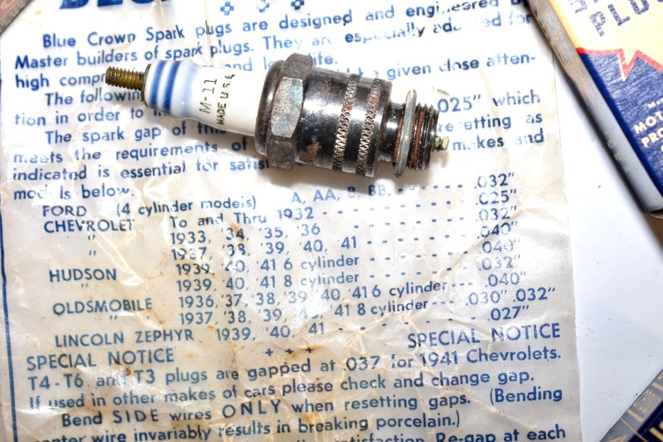 10 NOS, 38-46 Buick 34-42 Nash * BLUE CROWN M11 HUSKY SPARK PLUGS ...