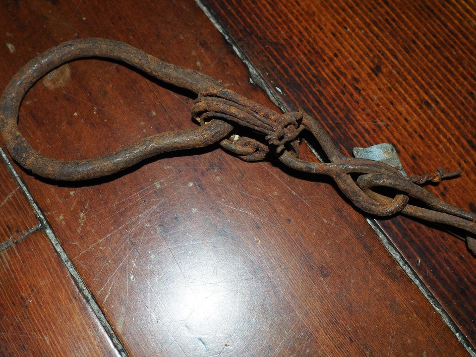 Cast Eight Trap Chain with Swivel | eBay