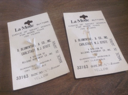 Lamode buttons, JAPAN YELLOW SIZE 30 (3/4") LOT OF 2 CARDS, 4 TOTAL | eBay