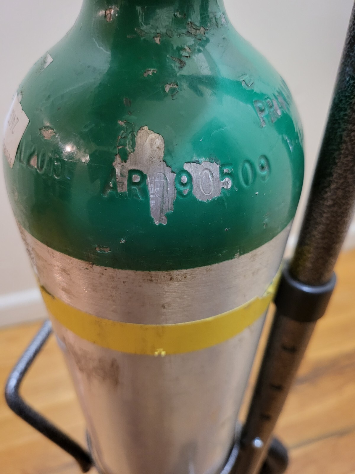 Praxair Empty Oxygen Tank With Regulator,Cart-Size E & Lot Of 7 Cannula ...