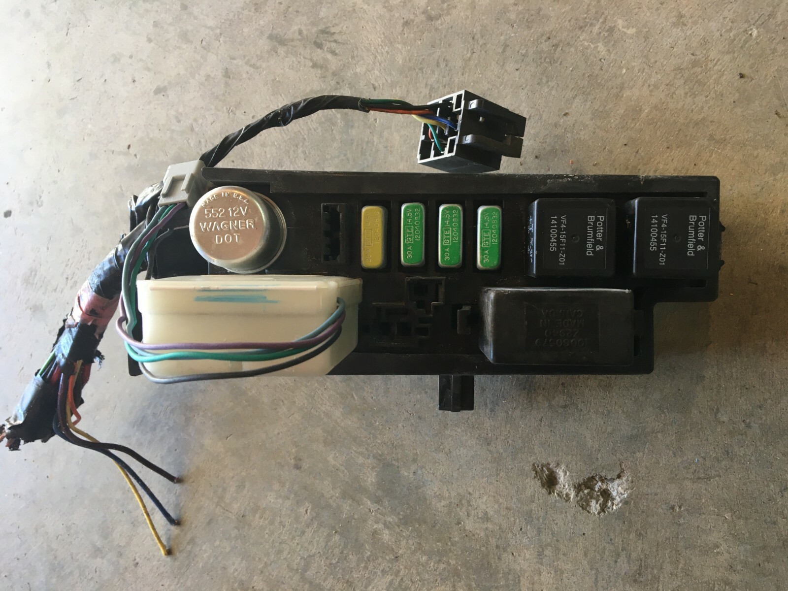 1992-1993 Oldsmobile Cutlass Supreme 3.1L Fuse Box Relays Buzzer Module ...