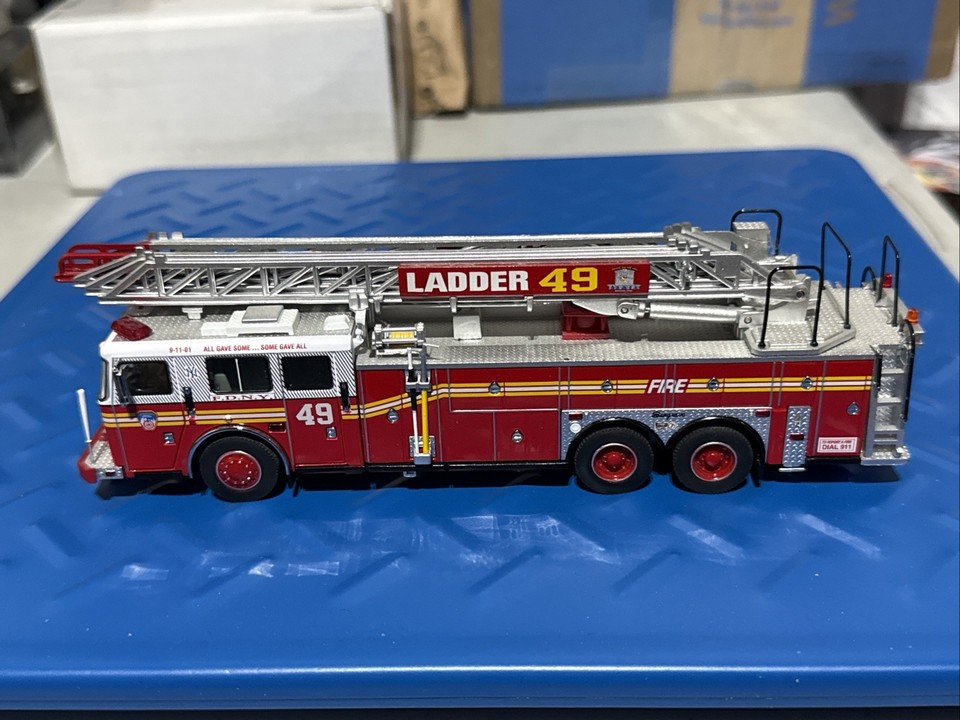 Code 3 FDNY Ladder 49 Yankees™ Seagrave Rear Mount Loose 1/64 | eBay