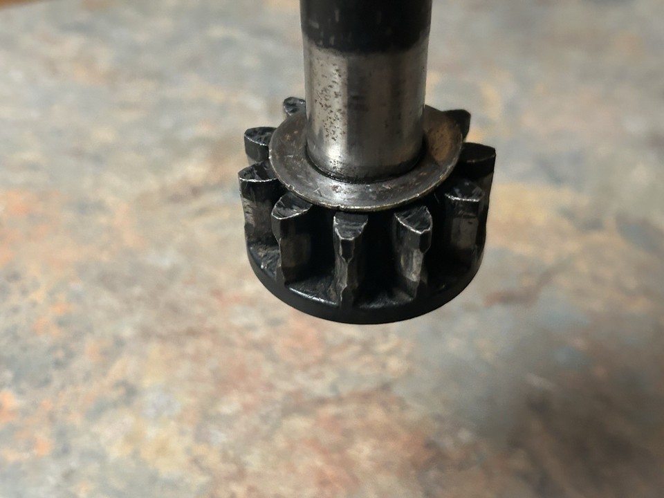 (1) GENUINE OEM JOHN DEERE STX38 STEERING SHAFT (AM121975) SABRE 1338 ...