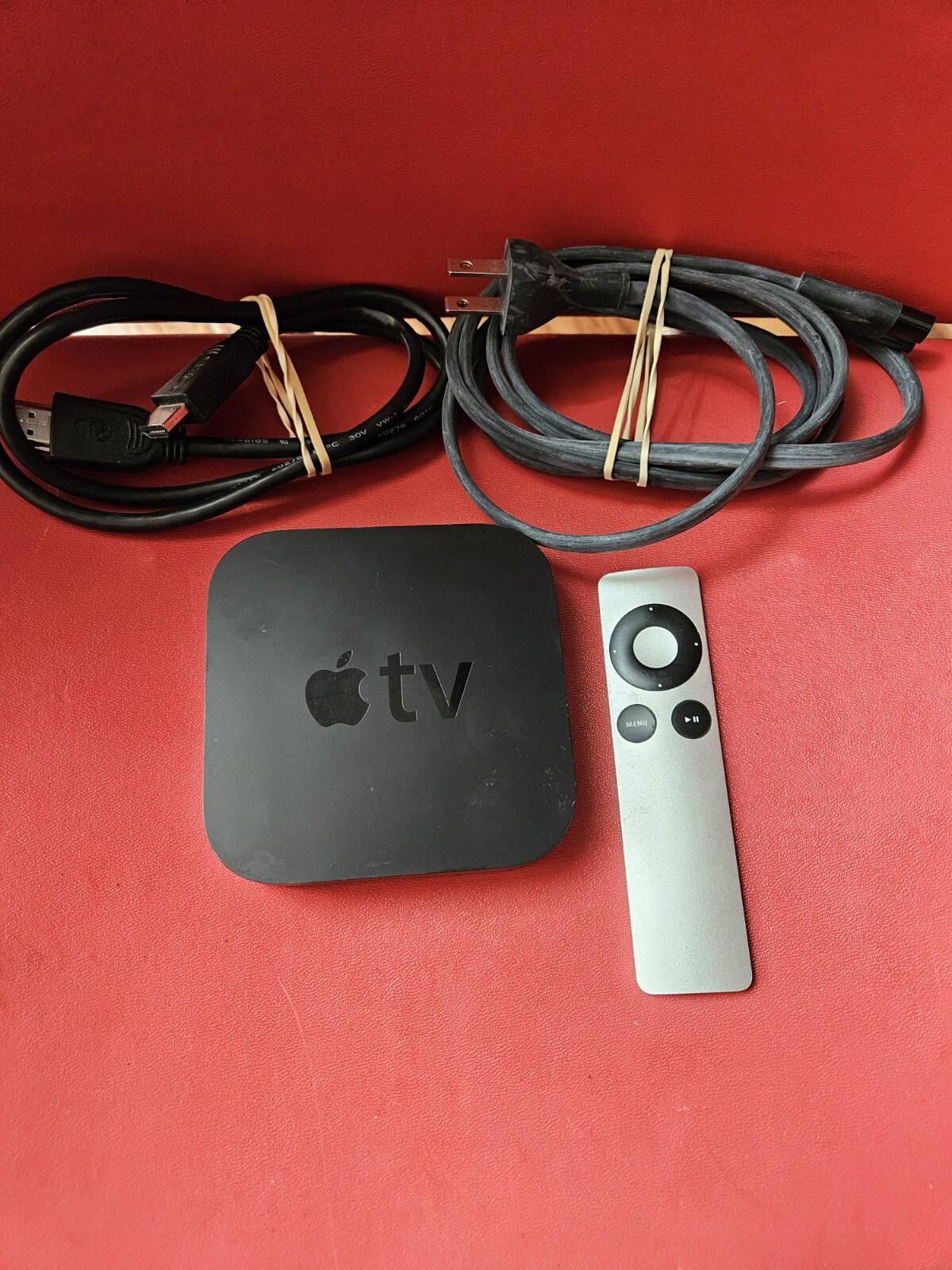 Apple TV 3rd Gen 8GB Model A1427 With Remote And Power Cord And HDMI Cable