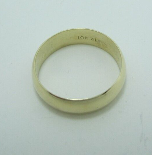 STUNNING 10K YELLOW GOLD WEDDING BAND/RING (SIZE 10.5… - Gem