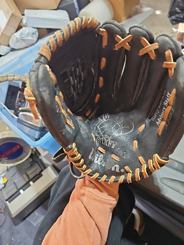 Wilson Baseball Glove RH 11" Right hand throw Barry Larkin Autograph ...
