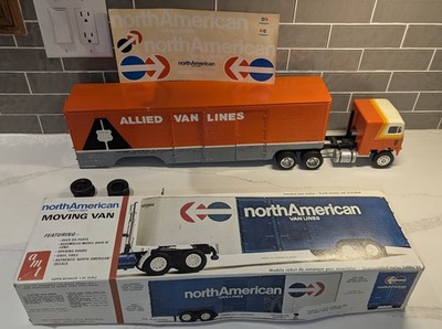 RARE AMT White Freightliner Semi 1:25 + North American Moving Allied ...